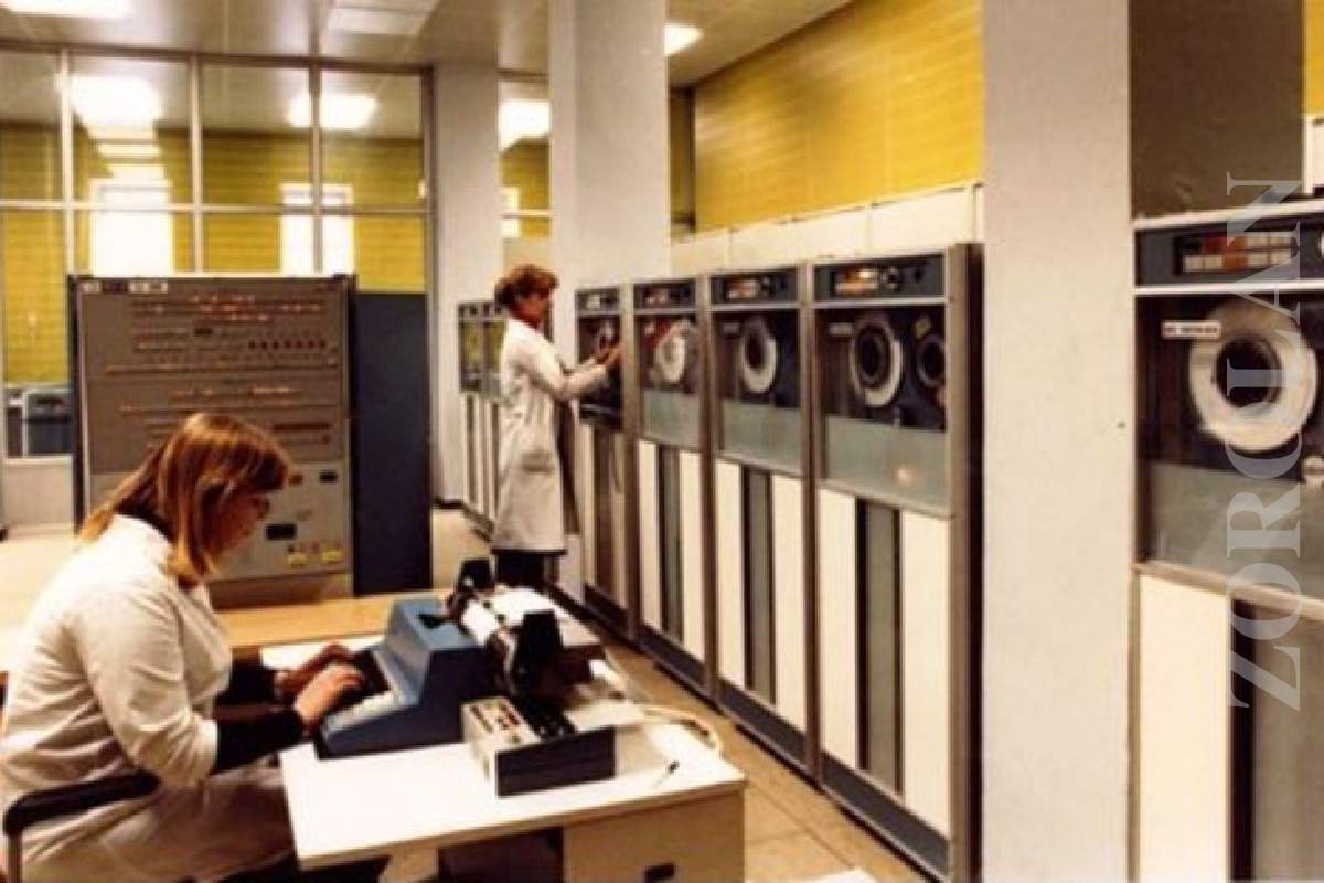 VINTAGE MAGNETIC TAPE REEL Soviet Bobbin IBM 9-track format Computer ES ...